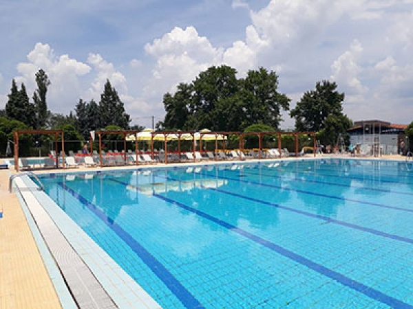 Μαθήματα κολύμβησης στις πισίνες L'acqua στα Λουτρά Λαγκαδά